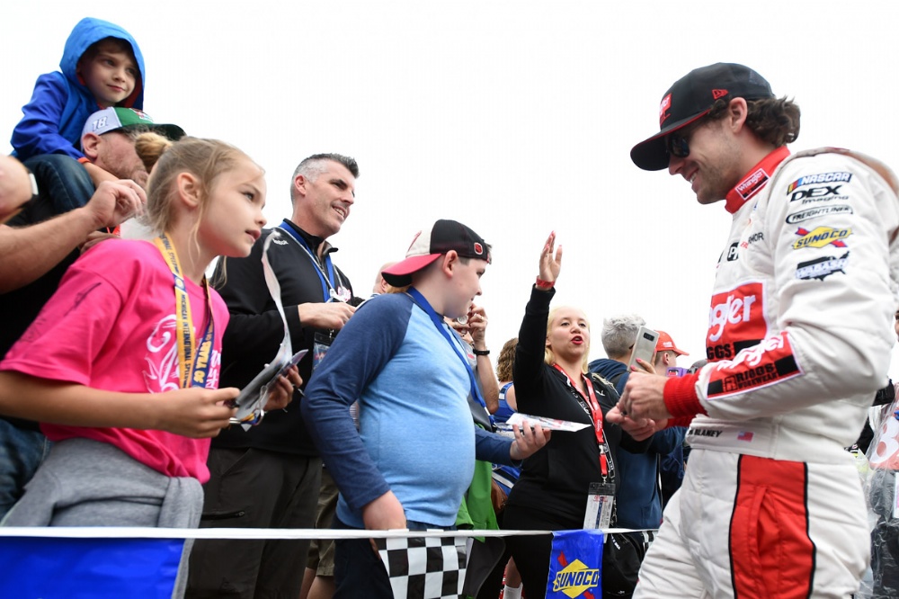 RacinBoys News - Blaney breaks away from the Playoff bubble