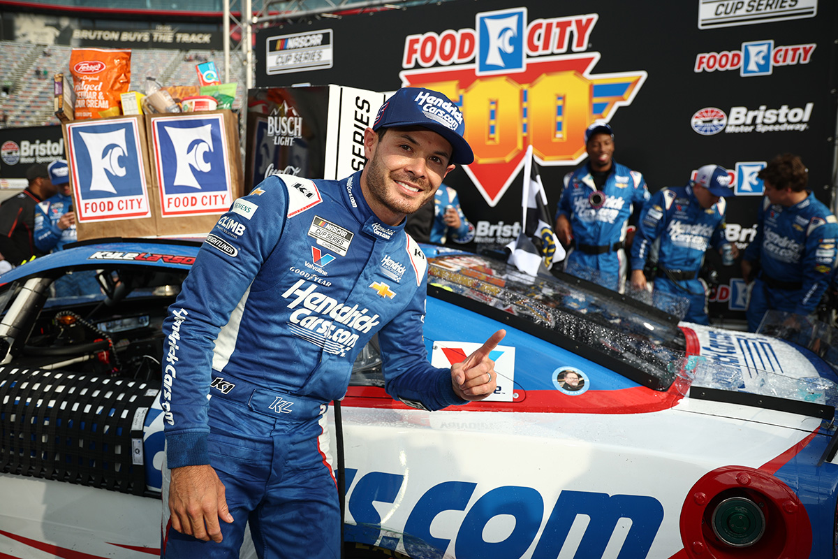 RacinBoys News - Kyle Larson dominates in emotional NASCAR Cup Series ...