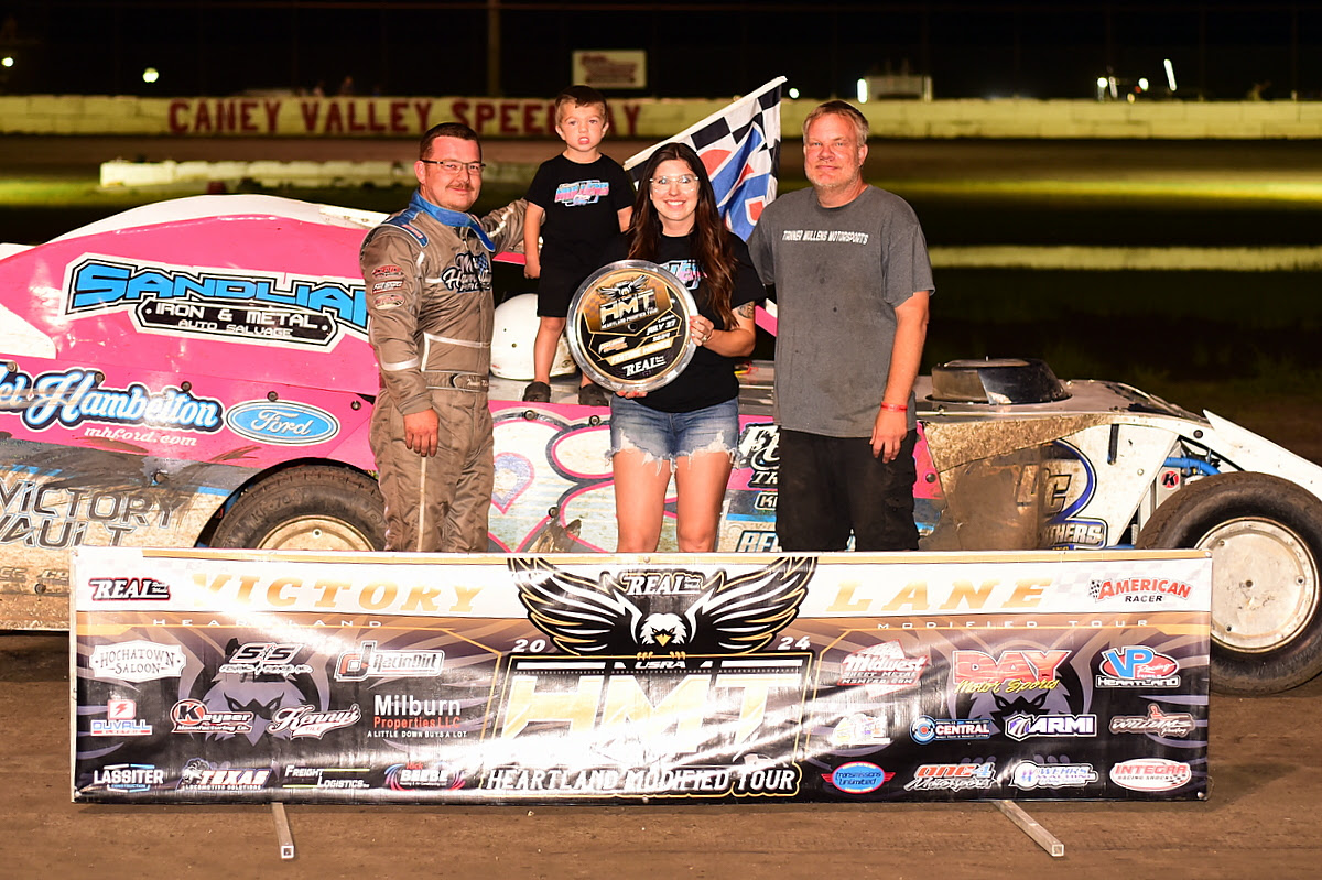 RacinBoys News - Mullens Rolls to Caney Valley Victory